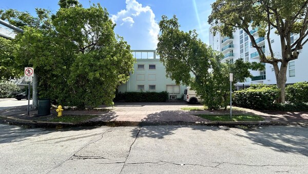 Art Deco Stylish South Beach Apartment - South Beach, FL