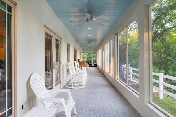 Starved Rock Retreat - Private, Gated Entrance, 5 Min From State Parks! - Starved Rock State Park, Oglesby