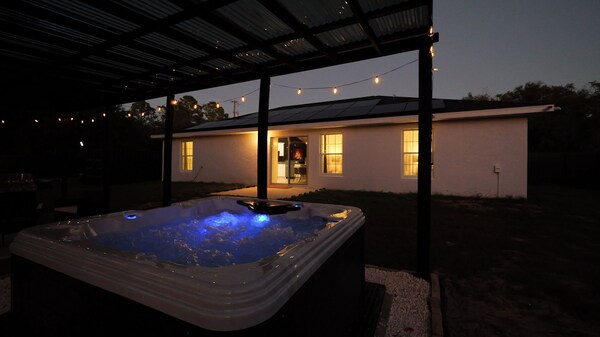 Modern Home Near Rainbow River Springs To Enjoy With Family And Friends - Dunnellon, FL