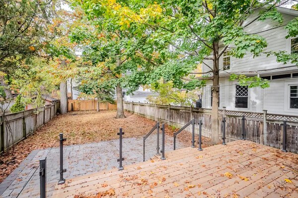 Coastal Charm: Luxurious Living - Toronto