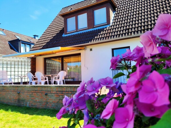 Vacation Home With Garden And Idyllic Tranquillity - Beach Oasis For Groups - Holiday Home - Timmendorfer Strand