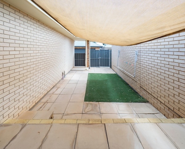 Comfy 4br Villa With Garage Suitable For Groups And Pet Friendly! Walk To Shops. - One Tree Hill