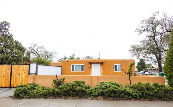 Charming 2-bedroom Casita With Wifi, Ac In Fabulous Albuquerque, New Mexico - Albuquerque, NM