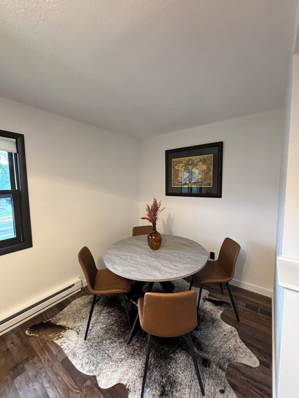 Cozy 2-bedroom Apartment In The Heart Of Bozeman. Just Minutes From Downtown. - Bozeman