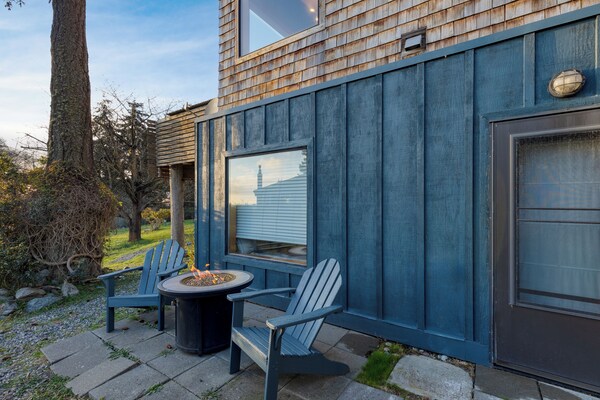 Madrona Tree Retreat By Avantstay | 3mins To Beach | Fire Pit + Outdoor Living - Coupeville, WA
