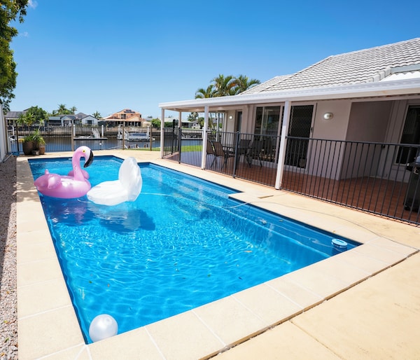 Waterfront Dream Holiday House - Brisbane