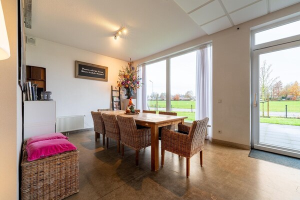 Spotting Parachutes From Your Garden Chair - Deventer