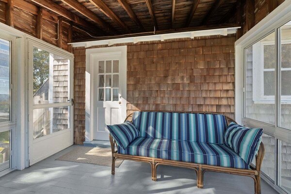 Town Cove Cottage: 056-ot  Charming Waterfront Cottage On Town Cove  Orleans - Orleans, MA