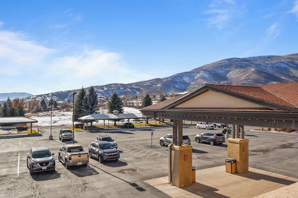 Charming 2br Midway Villa~pool, Tubing, Skiing, Golfing Villa 2057-2 - Sundance, UT