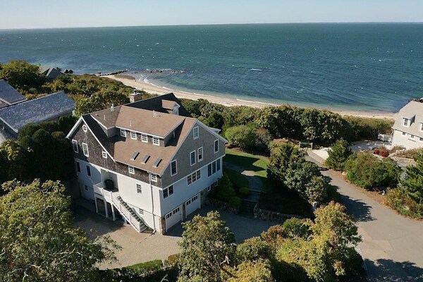 Spacious 5-bedroom Estate With Access To Private Beach In Peaceful Falmouth - Old Silver Beach, MA