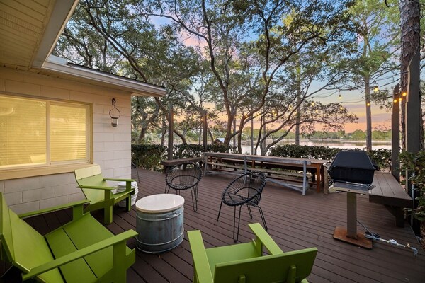 Cottage-style Home In The Heart Of Grayton Beach! Private Dock! Walk To The Beach! 2 Adult Bikes! - Seaside, FL