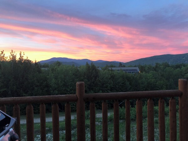 Spacious 4-bedroom Ski- In/ Ski-out Condo In Enchanting Sunday River W/ Hot Tub - Maine