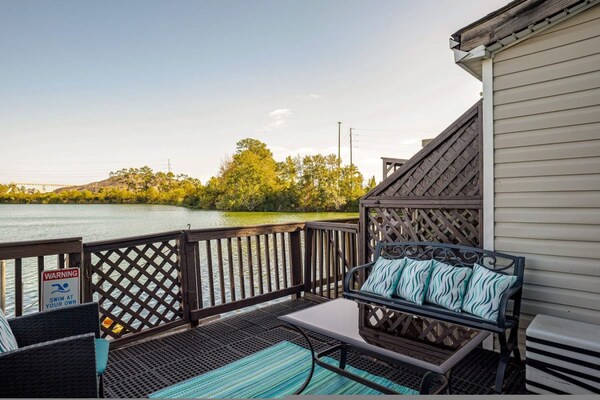 Luxury Charleston Waterfront Getaway - North Charleston, SC