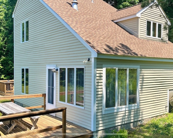 White Mountain Retreat\nbase Camp For Hiking, Biking And River Fun! - Campton, NH