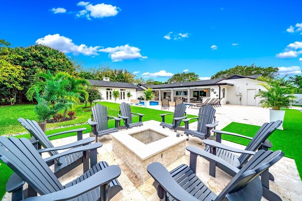 Heated Pool! Private Home+bikes & Fire Pit! - Delray Beach, FL