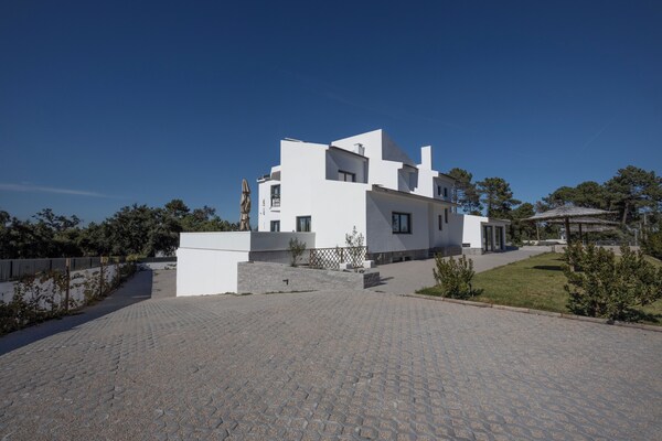 Room With Private Bathroom And Pool View At Casa Das Vinhas In Sesimbra - Quinta do Conde