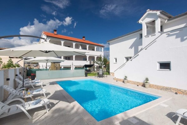 Spacious Ground Floor Apartment Lijan °1 With Two Bedrooms - Krk, Hırvatistan