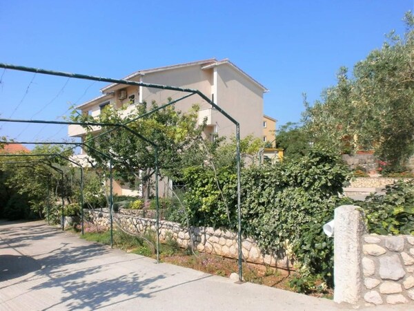 Apartment Lilly With Kids Trampoline, Bbq, Pet-friendly And Suitable For Families With Kids - Krk