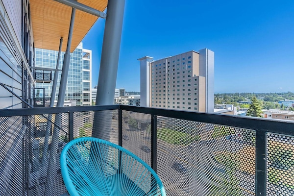 Bellevue 2br | Modern Comfort & Prime Location - レドモンド, WA