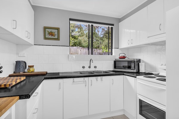 Bellbird Rise: Pet Friendly - Eden