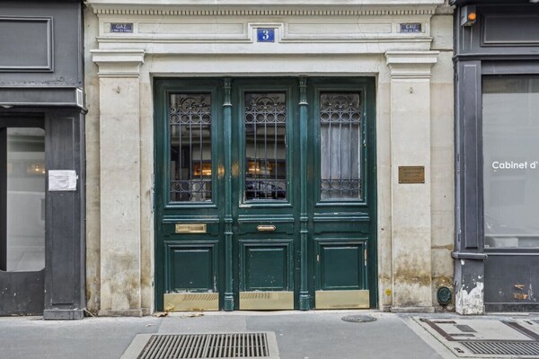 Lavie Maison : Hot Tub & Ac Near Arc De Triomphe - Porte de Paris, Saint-Denis