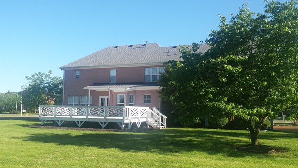 David's Fun House - Sleeps 24. Pool Table, Ping Pong, Piano.\n5 Bedrooms, 3 Baths - MTSU, Murfreesboro