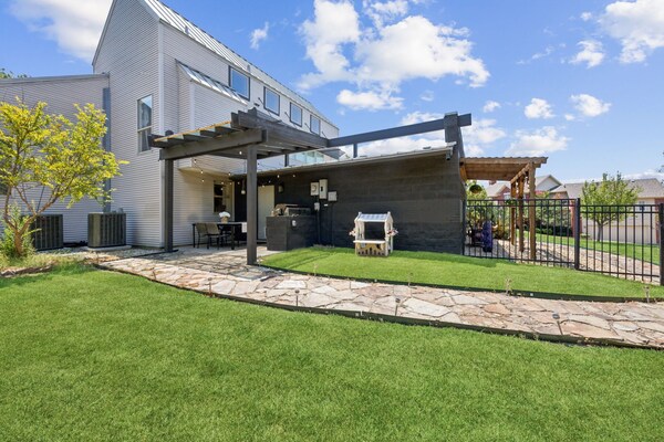 Unique Custom-built Home In Dfw Area - Dallas, TX