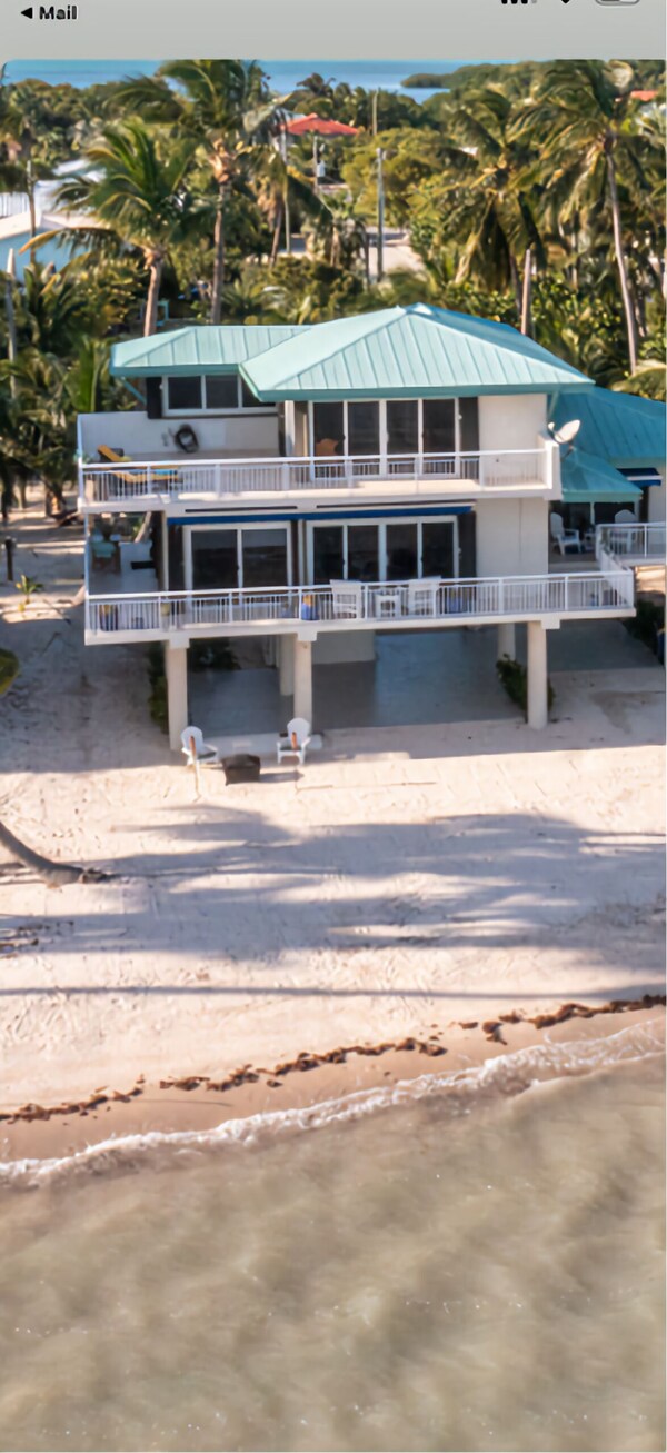 Beautiful Ocean Front Private Beach 2-bedroom House Gorgeous Views Isla Morada - Islamorada, FL