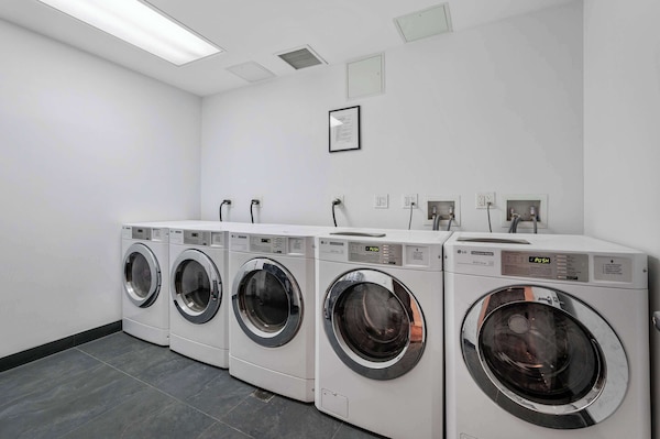 17john: Premier King Studio Apartment - Governors Island New York