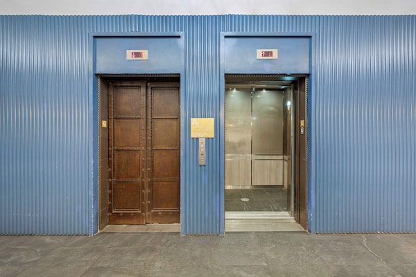 17john: Classic King Studio Apartment - Manhattan Beach, NY