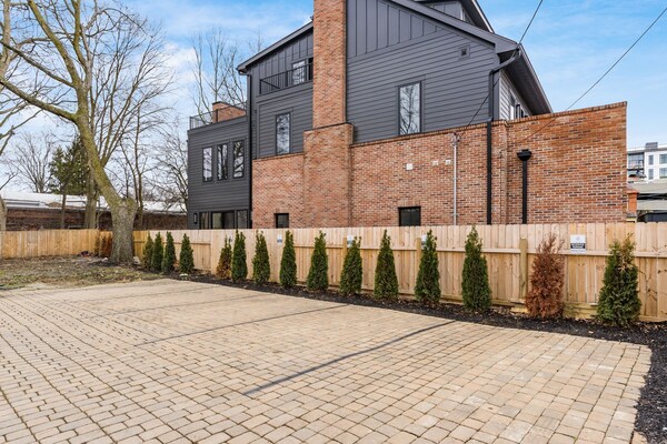 Galla House On High Street! Free Parking! - Columbus, OH