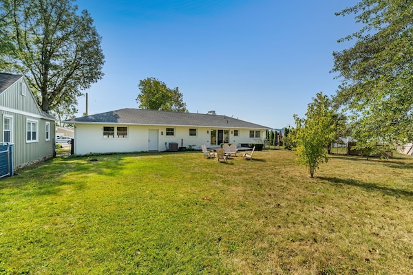 Waterside Haven + Hot Tub L Fire Pit - Lakeview, OH