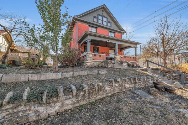 Kc Blvd Heights: Spacious 7br Home, Central Locale - Kansas City, KS