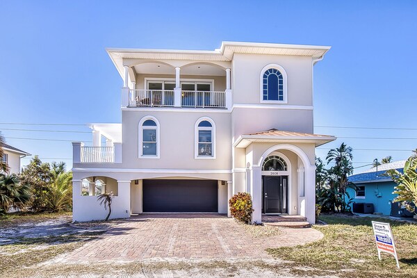 Oceanview Family & Pet-friendly Escape, 300 Steps To Beach, 2608h - New Smyrna Beach, FL