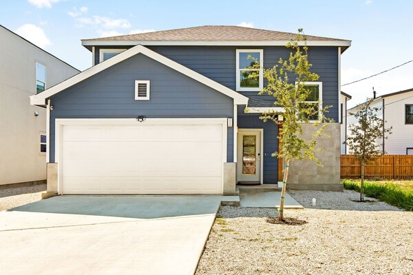 Charming 3-bedroom, 2 King Beds, 10 Minutes To Downtown San Antonio\n - Texas
