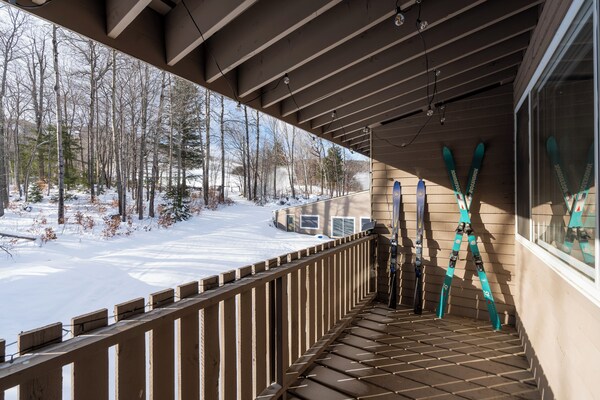 Sunrise C-106 Ski In Ski Out Condo - Newry, ME