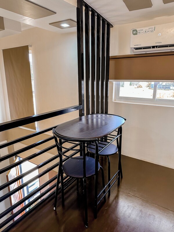 Chic 1-bedroom Apartment In Charming Cabanatuan City With Wifi, Ac - San Leonardo