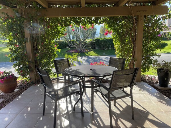Quiet, Comfortable 2-bedroom Condo At Mission Hills In Rancho Mirage - Rancho Mirage, CA