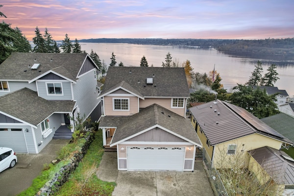Cozy Bremerton Home With Water Views - Bremerton, WA