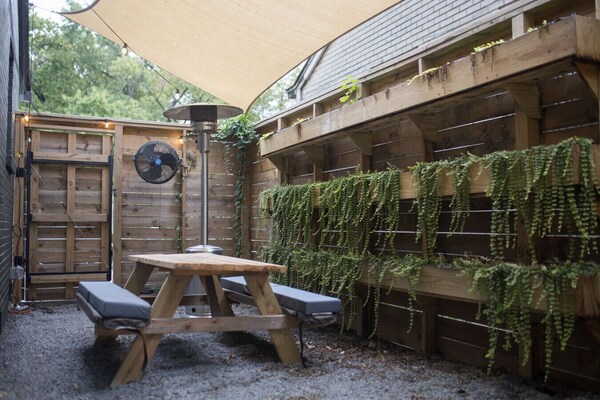 Walk To Restaurants - Outdoor Patio With Grill & Fit Pit, 1 Mile To Stadium & Downtown - Nashville