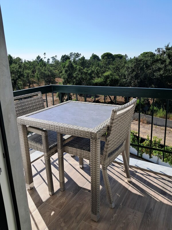 Room With Private Bathroom And Balcony With Nature View In Casa Das Vinhas, Sesimbra - Portinho da Arrábida