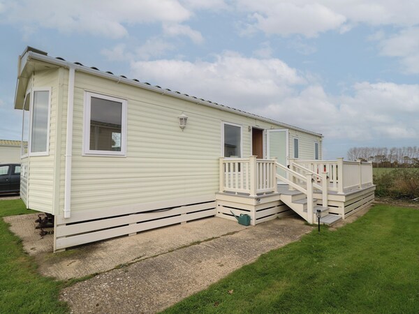 Shorething Getaway, Pet Friendly, With A Garden In East Wittering - West Wittering