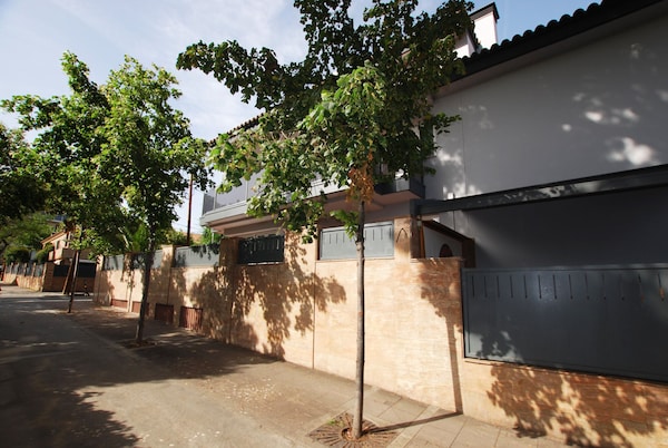Gregal - Apartahotel Con Piscina - Argentona