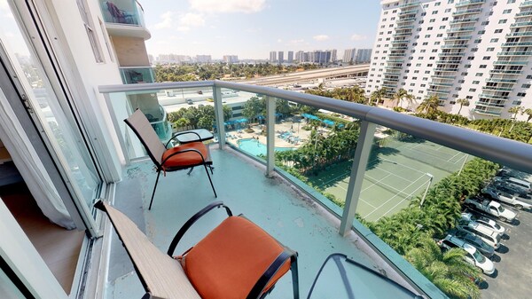 Or-814 One Bedroom Bay View-steps To Beach - Sunny Isles Beach