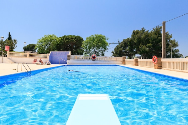 Uhc Cye 6 · Apartamento En Zona Tranquila Y Piscina Comunitaria - Tarragona