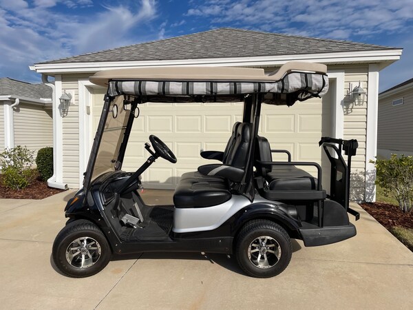 Stylish Home With Golf Cart, Lanai & Prime Location Near Town Squares! - Leesburg, FL