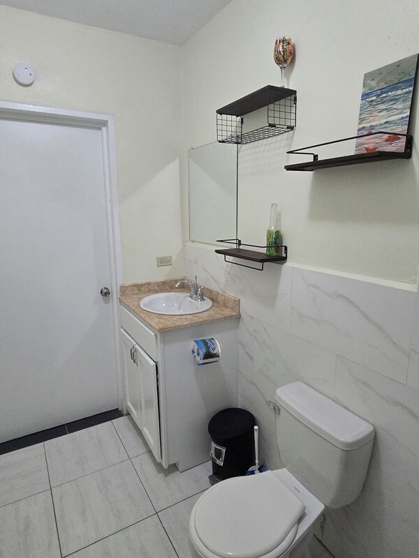 Charming 1-bedroom Apartment With Wifi, Ac In Superb St. George - Antigua and Barbuda