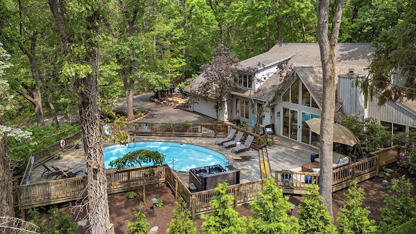 Juniper Presents: It's My Best Life- Pool, Hot Tub, Fire Pit + Walk To Beach - New Buffalo, MI