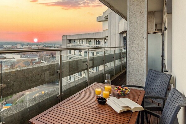 Relax In A Rare Gem, Ashford Penthouse Apartment! - East Sussex