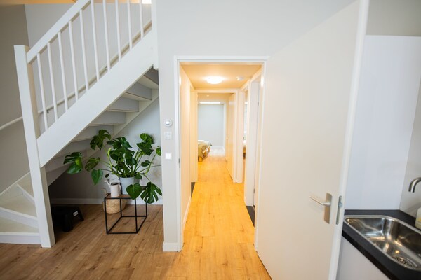 Refined Retreat 2bdr  Apartment   Bsh27 - Rotterdam